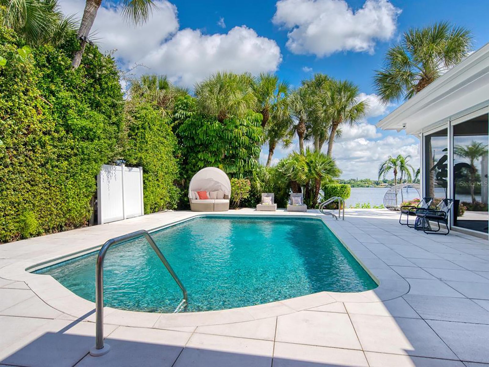 Mansions on the Market: Casey Key Island Retreat (PHOTOS) - TBBW