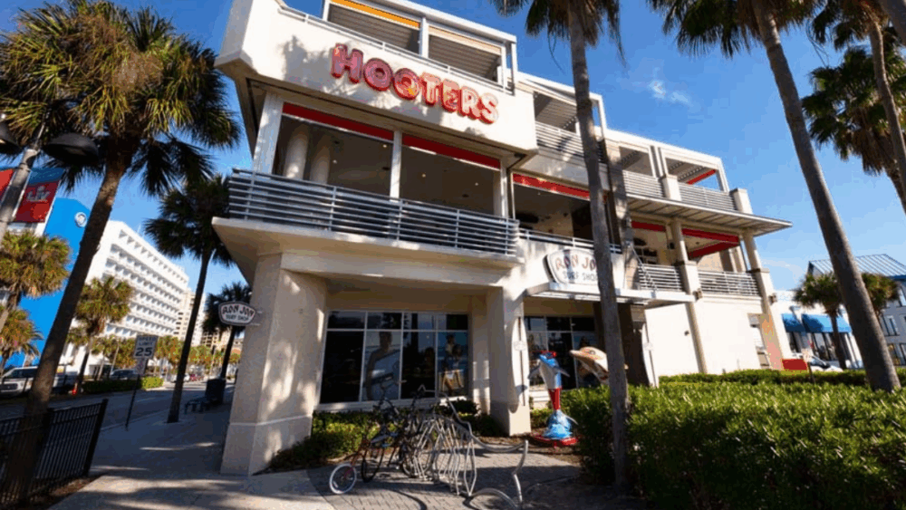 Hooters Clearwater-based founders regain full ownership of brand | TBBW